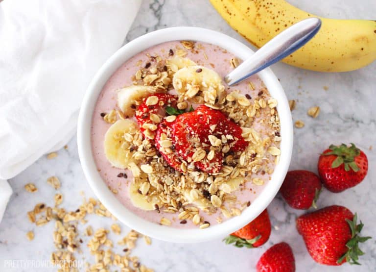 Chunky Strawberry Bowl Copy Cat Recipe - Pretty Providence