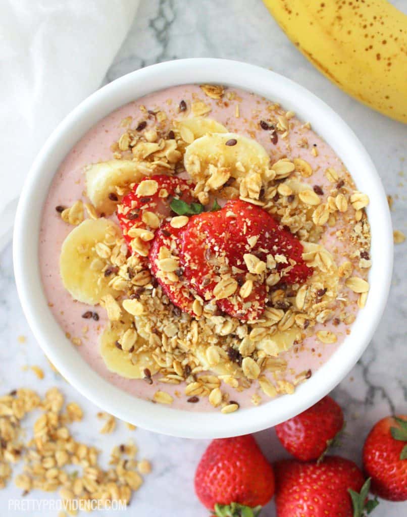 Chunky Strawberry Bowl Copy Cat Recipe - Pretty Providence