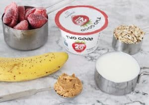 Chunky Strawberry Bowl Copy Cat Recipe - Pretty Providence