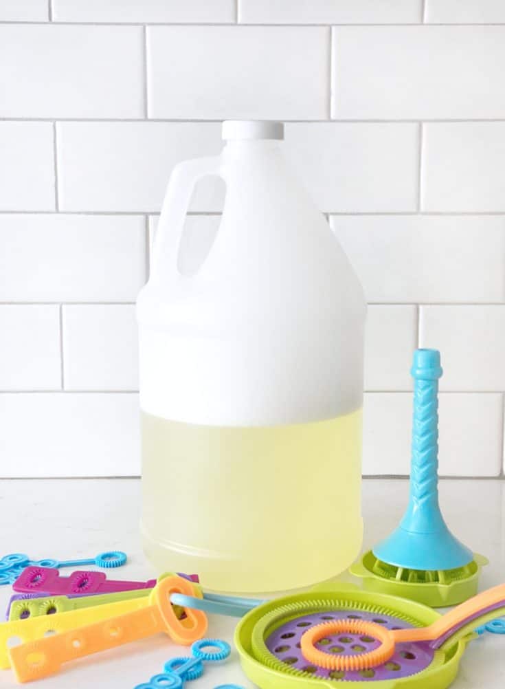 Easy DIY Bubble Solution - Pretty Providence