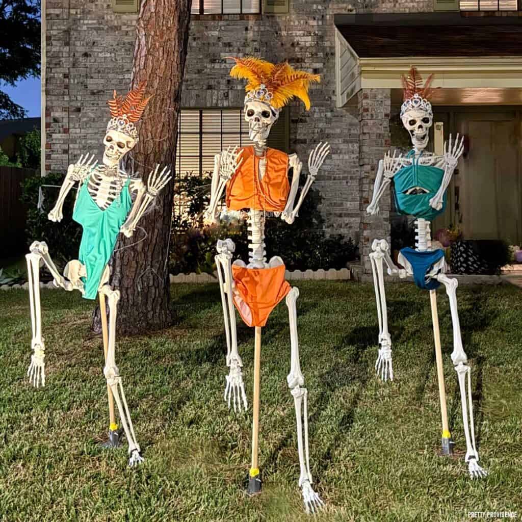 Funny Skeleton Yard Display Ideas - Pretty Providence
